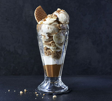Crunchy Peanut Banoffee Sundae Recipe - The Cook Book